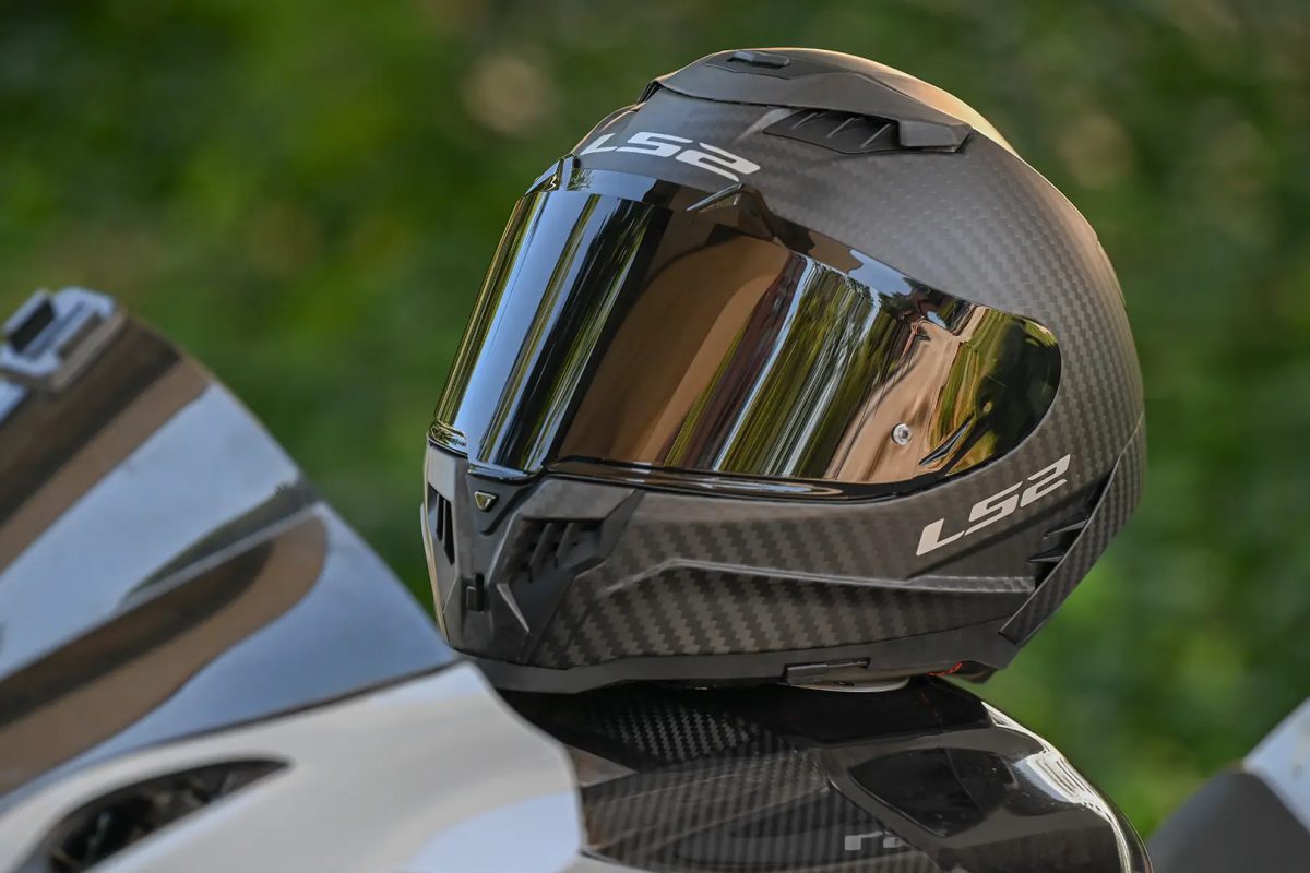 FF807 Dragon: LS2 presenta il nuovo casco sport touring in fibra di ...