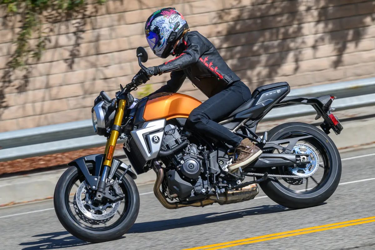 Suzuki GSX 8T: il nuovo retro dalla marcia in più
