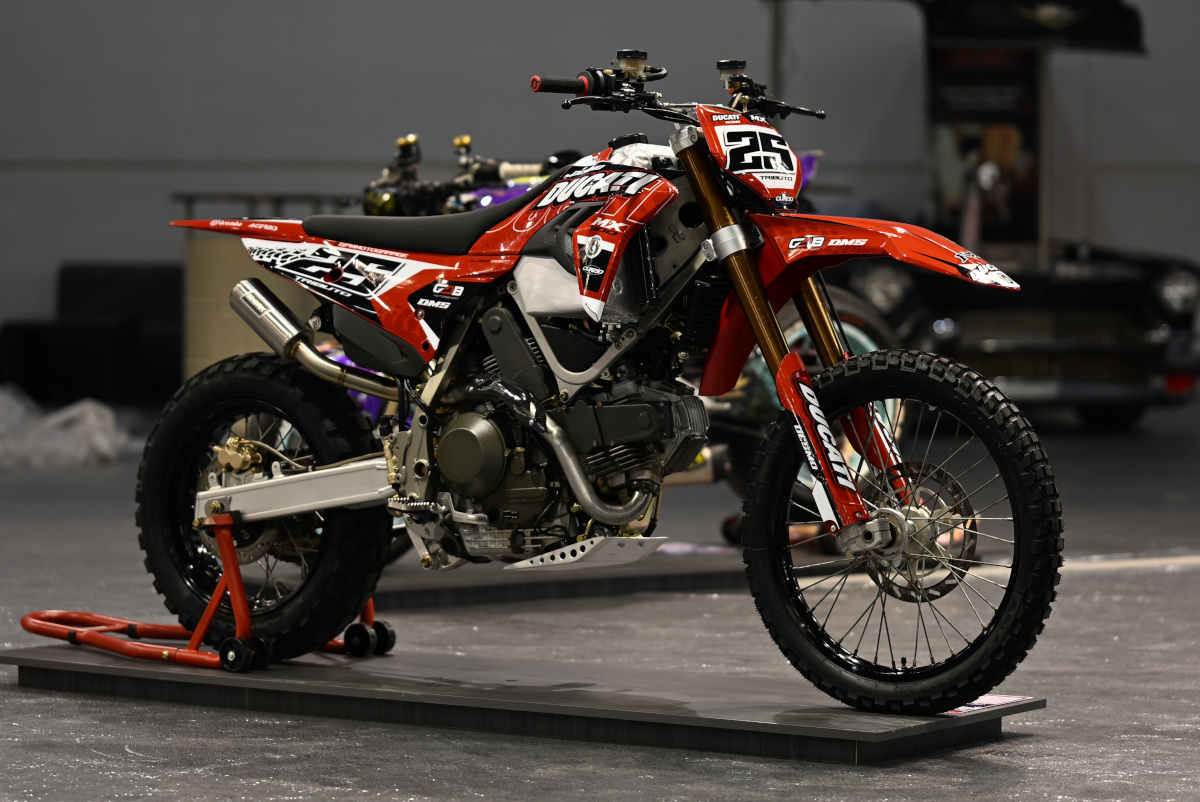 Ducati Desmo450 MX ispira la MX900 Tributo su base Cagiva